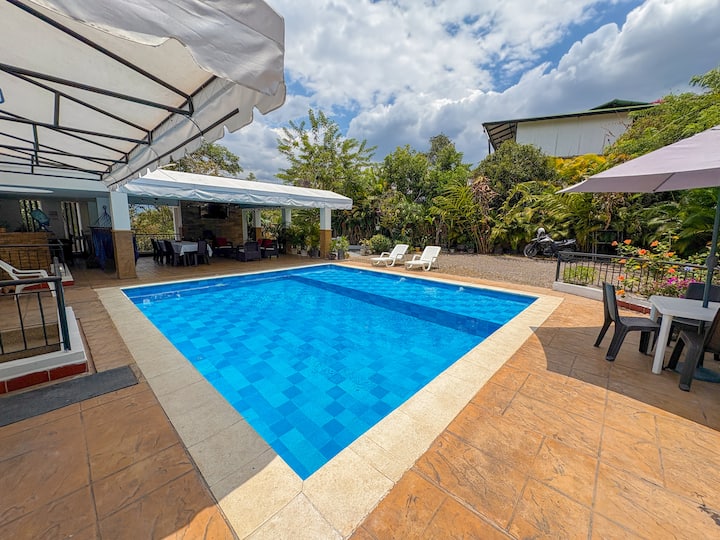 Casa 5 Km Parque Villeta Wifi+bbq Cap. 18 Personas - Villeta