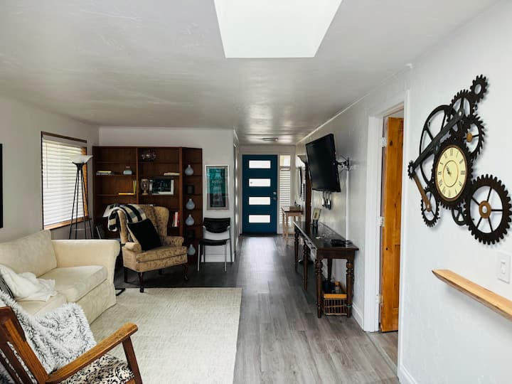 Cozy Coastal Cottage - Florence, OR