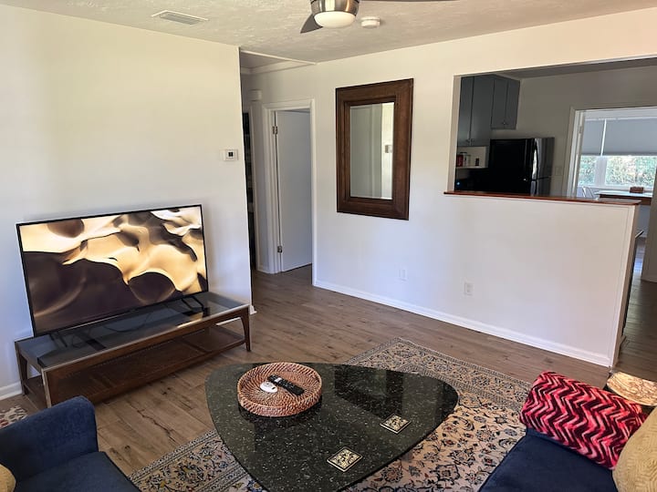 Charming Apartment - 1 Mile From Uf Campus - Gainesville, FL