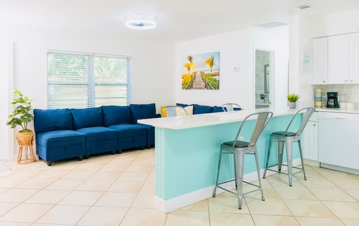 Lovely Stay House| 6 Miles To Siesta Key Paradise - Sarasota, FL