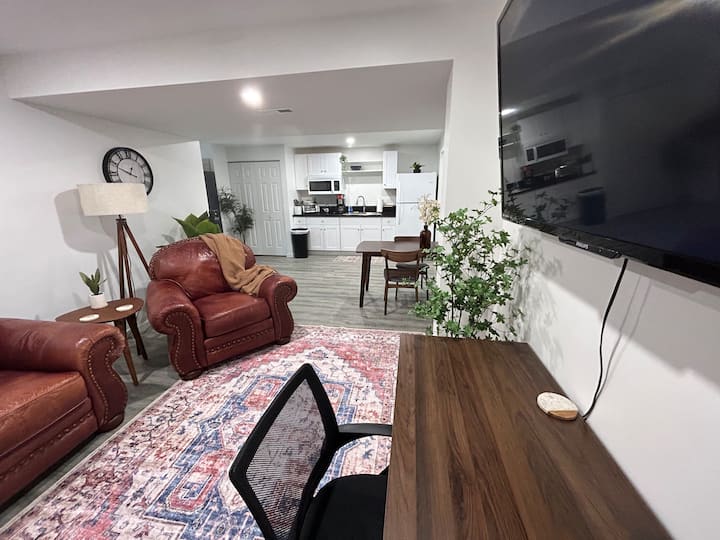 Brand New Bright 1b/1b Basement Apt - Kansas City