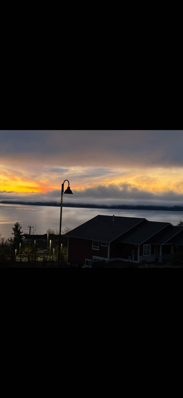 Salt And Suite - Powell River