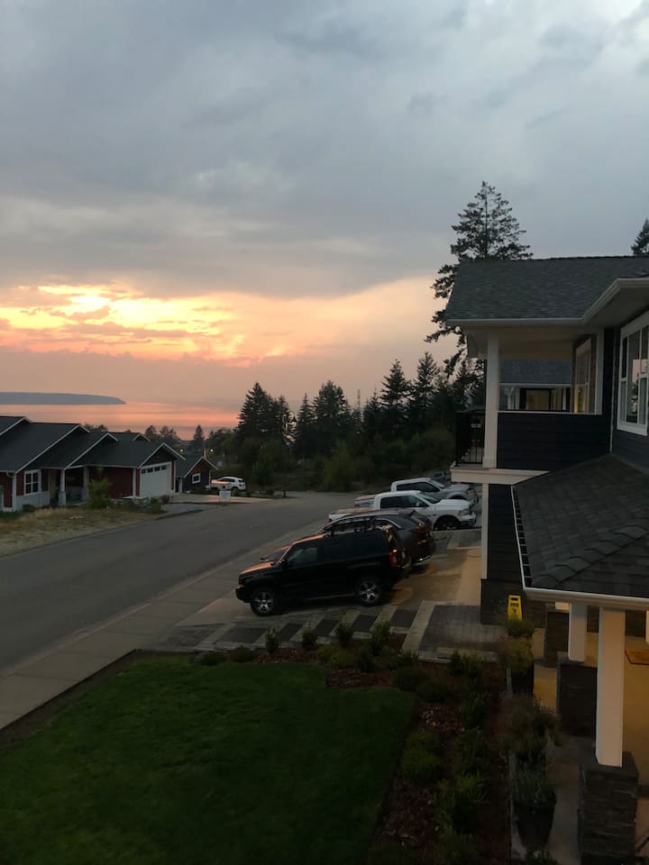 Salt And Suite - Powell River