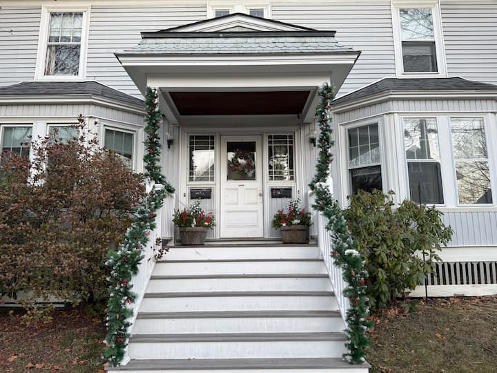 Queen City Stay Sleeps Up To 6 In Bangor - Bangor, ME