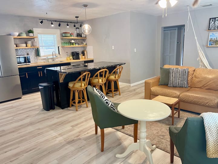 The Sunshine Getaway - 12 Mins To Clearwater Beach - Clearwater, FL