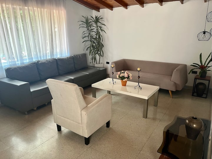 Apto Medellin 7 Personas, Excelente Zona - Medellín