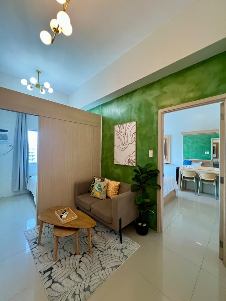 Tanaw Suite Grasst3 3 Beds • 2 Baths • 2 Smart Tvs - Valenzuela