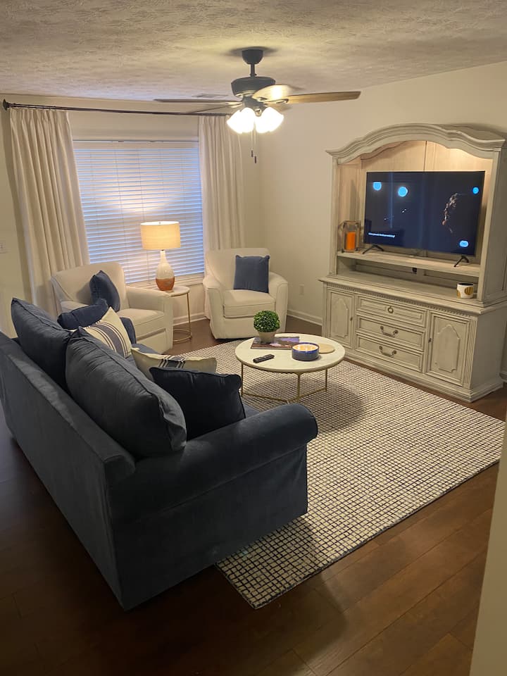 Pearly Nights Gameday Condo
Au/al Game Available! - Auburn, AL