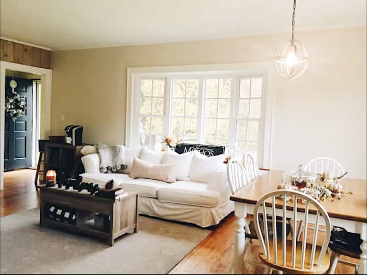 The Queen City Cottage - Poughkeepsie, NY