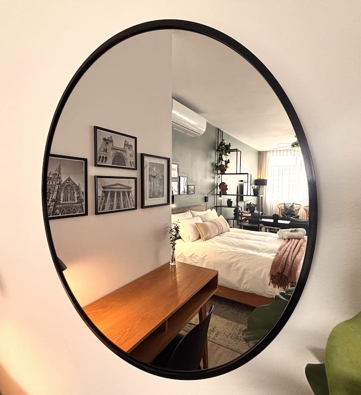 Stylish Urban Retreat/prime Location & Parking - Cape Town
