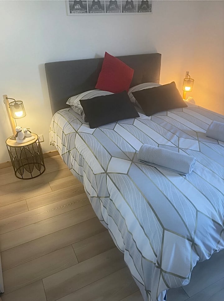 Parking Sécurisé, Centre Et Terrasse - Arras