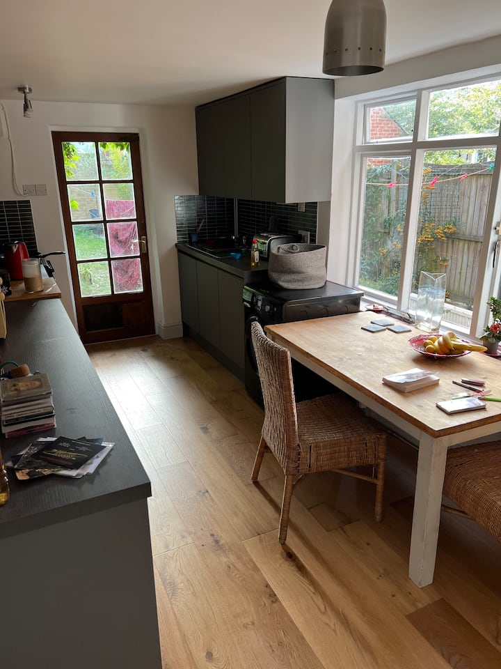 Room In Stylish Victorian Terraced House - オックスフォード
