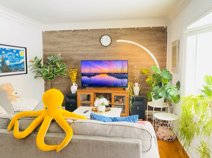 Bright Cozy Entire Family Home Near Niagara! - Sunset Beach