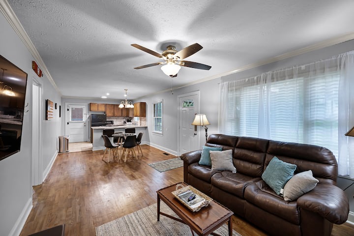 Midtown Jtown Retreat, Sleeps 6. - Union University, Jackson