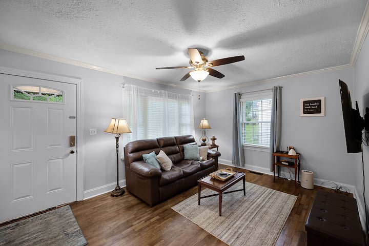 Midtown Jtown Retreat, Sleeps 6. - Jackson, TN