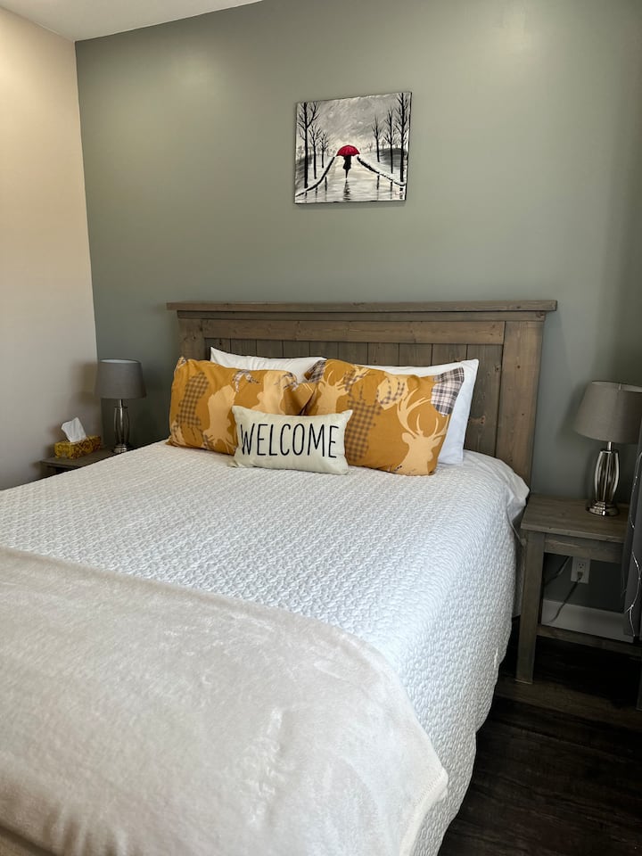 Puffin Room #4 - Deer Lake