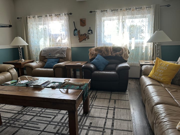 Puffin Room #4 - Deer Lake