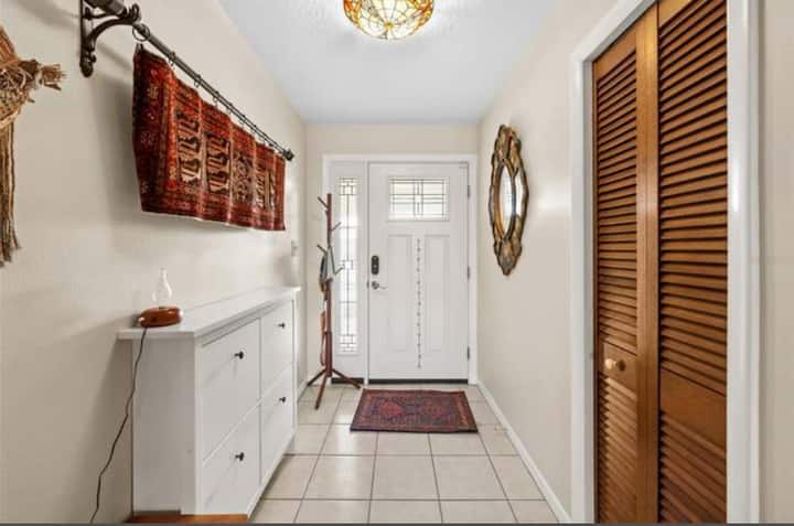Bayhaven Waterfront Retreat- Close To Beaches - Indian Shores, FL