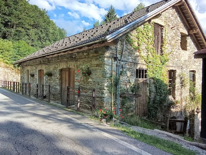 Riverside Mill + Lake Ponte Della Valle-sleeps 10 - Pila