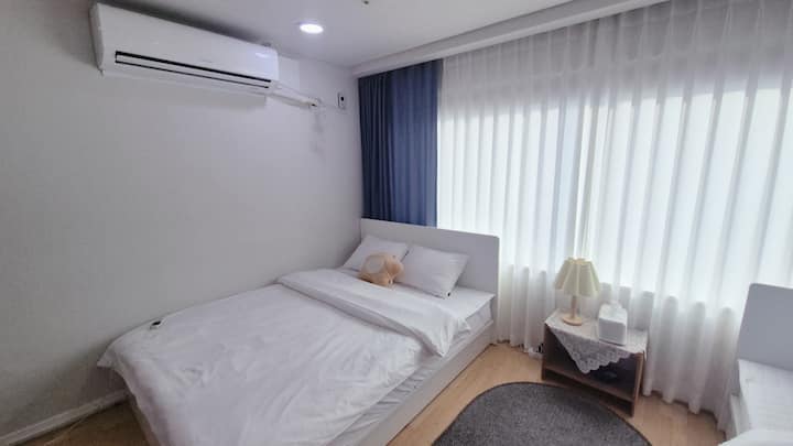 홍대입구역1번출구 30초거리 ＃연트럴파크＃ / 편안안숙소/ 침대2개/ 엘레베이터 / 멋진뷰 - Seoul