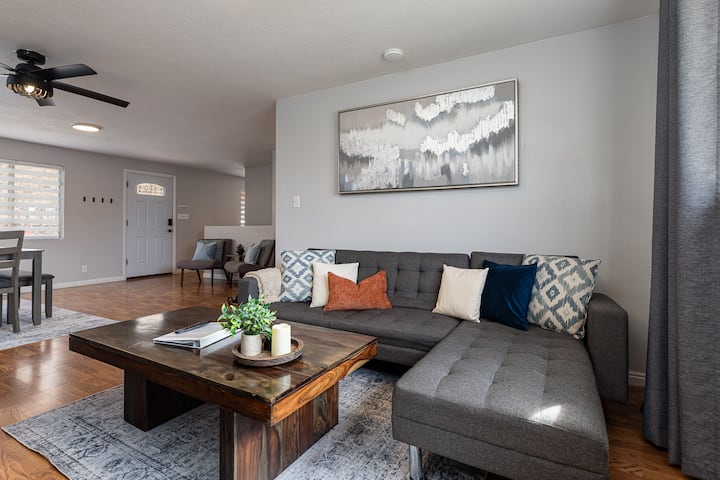 The Place To Be! Prime Location: View, Park & Pool - Kanab, UT