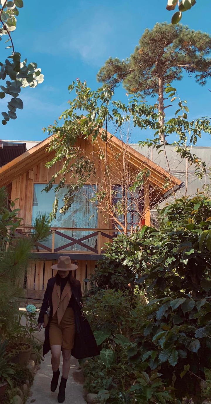 Rustic Retreat Nature Chalet- September Garden - 달랏