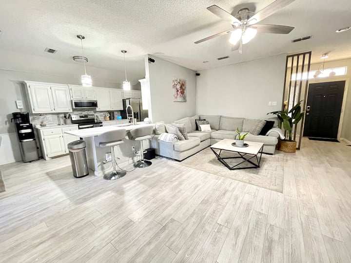 Simple And Cozy Home In Lubbock - Lubbock, TX