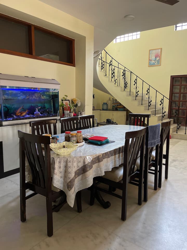 Peaceful Spacious Family Friendly Room - Noida