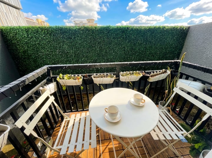 Tiny Condo For 2 W/pool+wifi+bidet (Ayala Center) - Cebu City