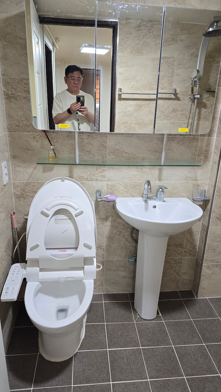 305. Ujinvil. 2 Room(3 Beds) 1 Sofa - 입장면