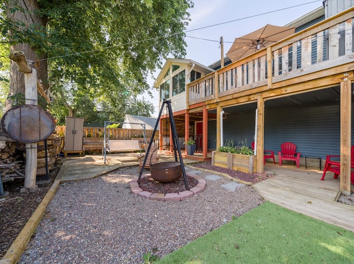 Super Cozy! Central Ac-king Bed - Rochester, NY