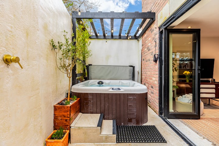 Private Hot Tub • Stylish Smart Home • Longleat - Warminster
