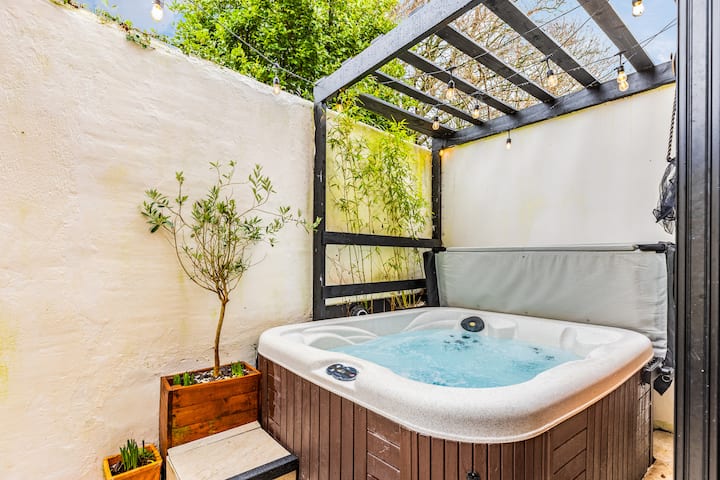 Private Hot Tub • Entire Smart Home • Longleat - Warminster