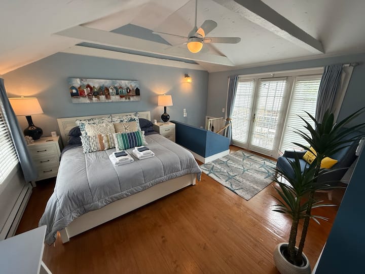 King Bed - 1.5 Baths - Parking - Amazing Location! - Herring Cove Beach, MA