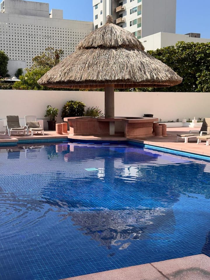 Costera Acapulco, Amplio Depto. A 300 Mts Del Mar. - Acapulco