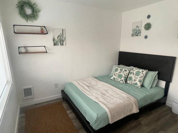 Unit 5. Private Apartment 1 Bd/1 Bath - Wenatchee, WA