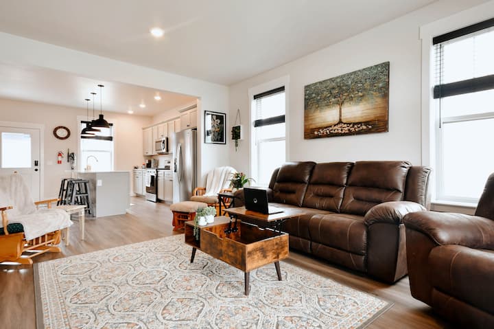 Townhouse Near Yellowstone River, Pets Stay Free - Billings, MT