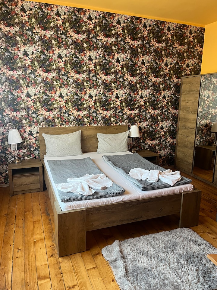 Stylish Orange Flat | Central & Metro - Sofia