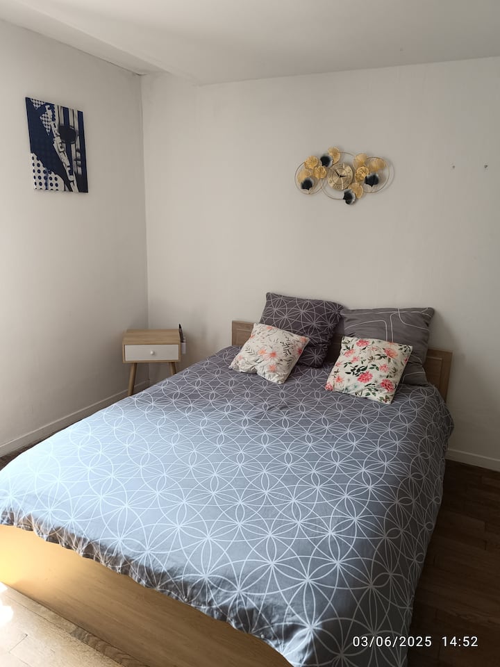 4 )Studio / Centre Ville / Wifi / Arrivée Max 22h - Châlons-en-Champagne