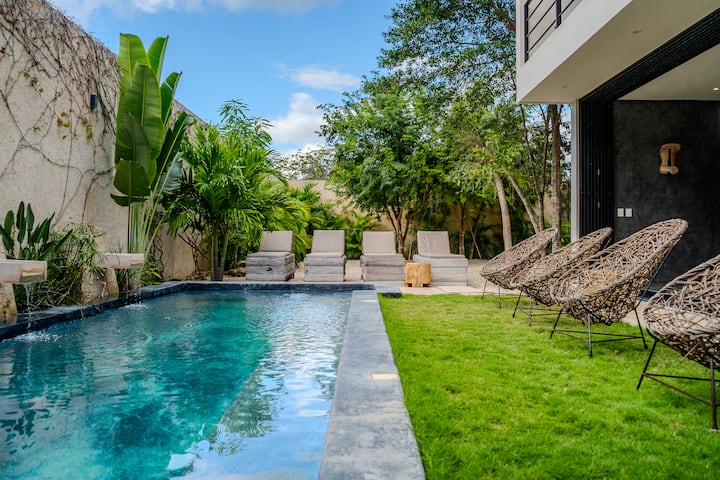 Jungle Luxury: Villa W/ Huge Private Yard & Pool - Tulum