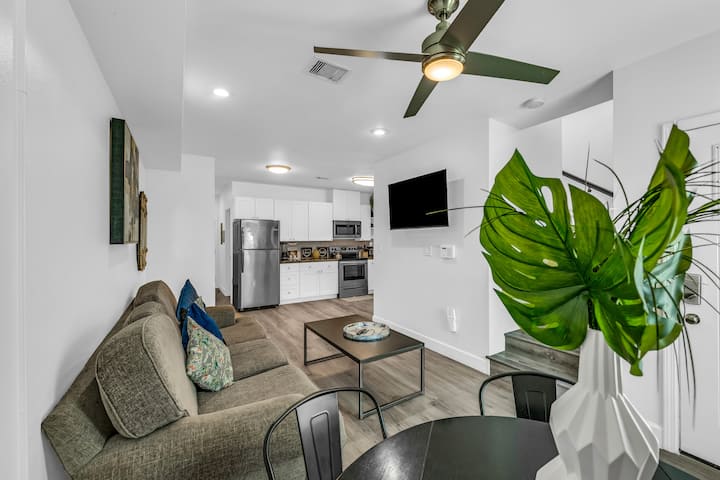 Beautiful Home Near Downtown - Houston, TX