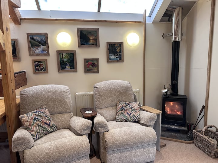 Honeysuckle Hideaway - Entire Cottage Sleeping 2+2 - Exeter Airport (EXT)