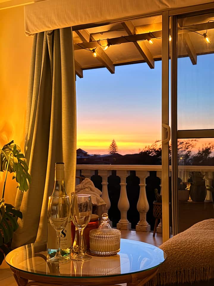 Sunset Coastal Home: Ocean Views, Home Cinema, Bbq - Perth