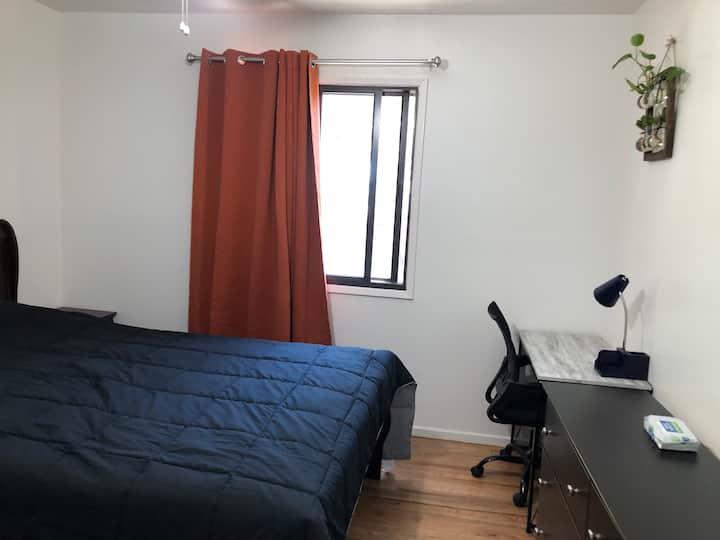 Room 3, Quiet Room With Free Parking - Millbrae, CA