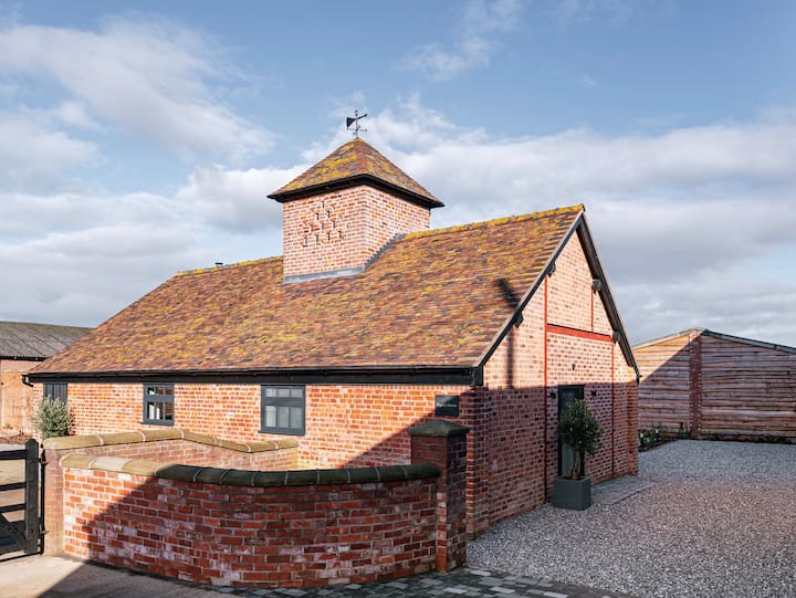 Pigeon House. Unique Barn, Hot Tub & Wood Burner - North Wales