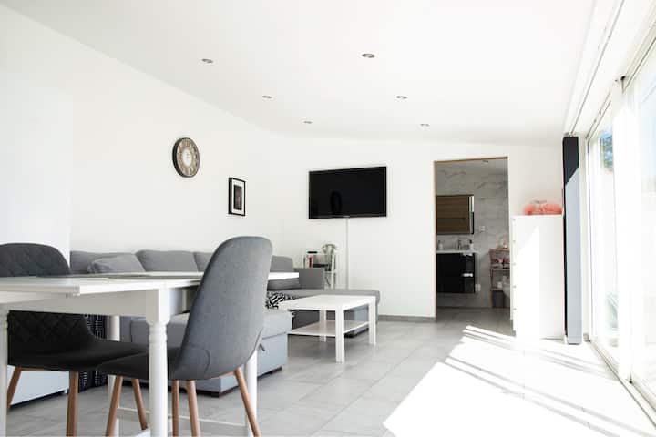 Grand Studio Spacieux 36 M2   Avec Piscine - Martigues