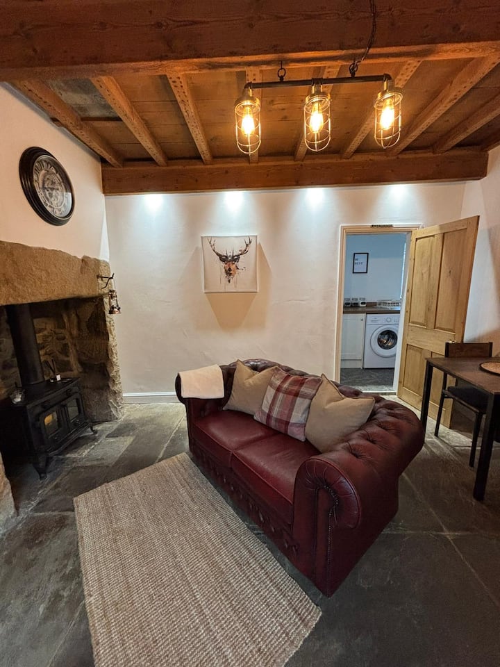 Hoot Cottage. - Haworth