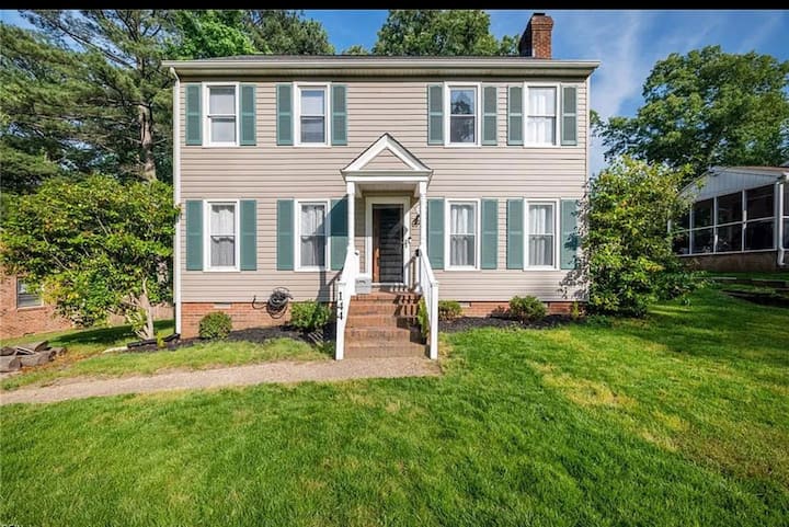 3 Bdrm, 2.5 Bath Home With Fenced Yard By Cnu - Newport News, VA