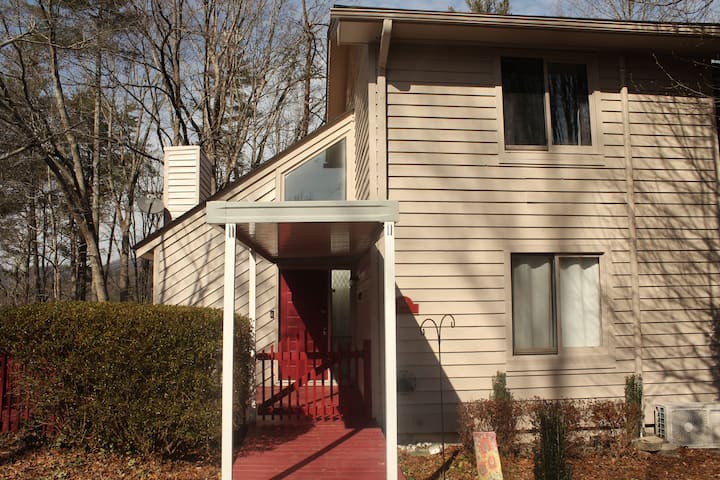 Home In Helen With Mountain View - Helen, GA