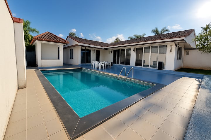 Pool Party Pad W Hill View | Bbq | Wi-fi | Games - Neral